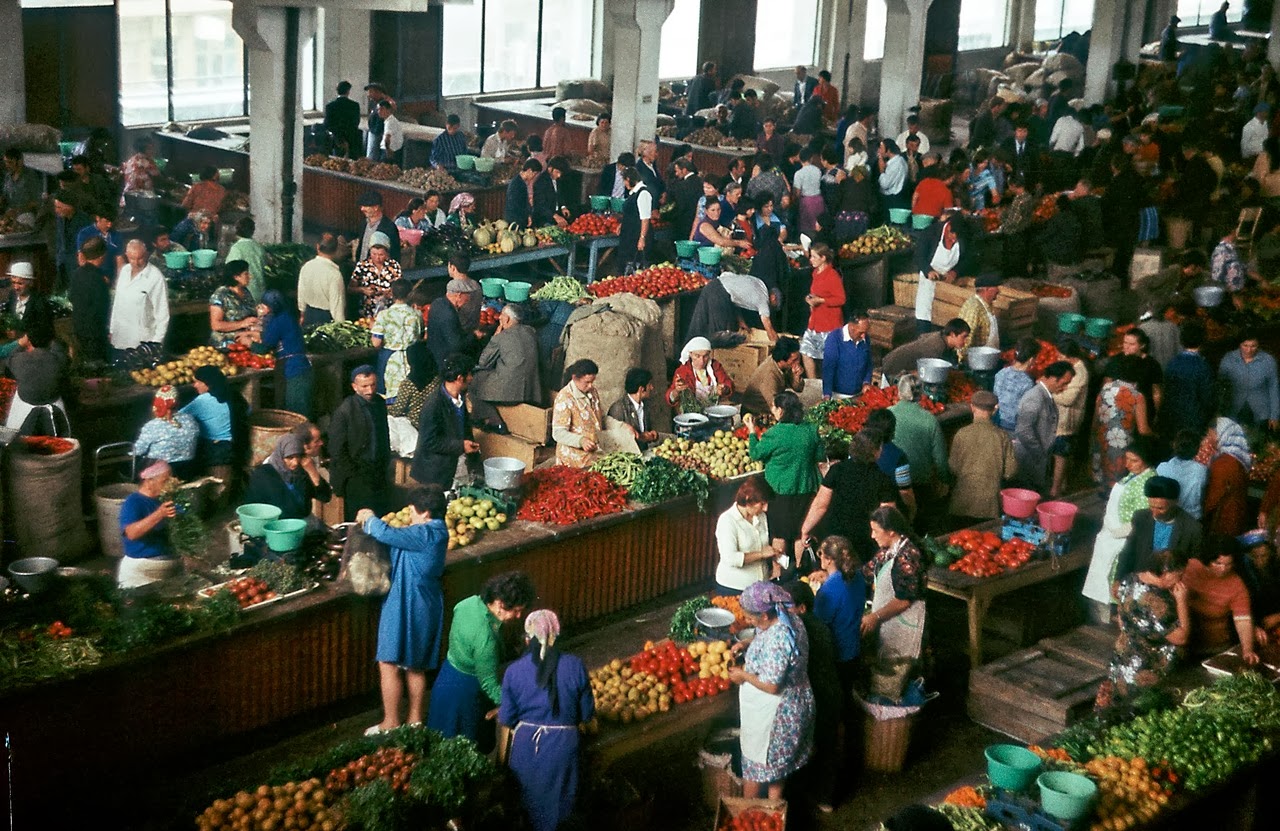 21 Interesting Color Photographs That Capture Everyday Life in Soviet ...