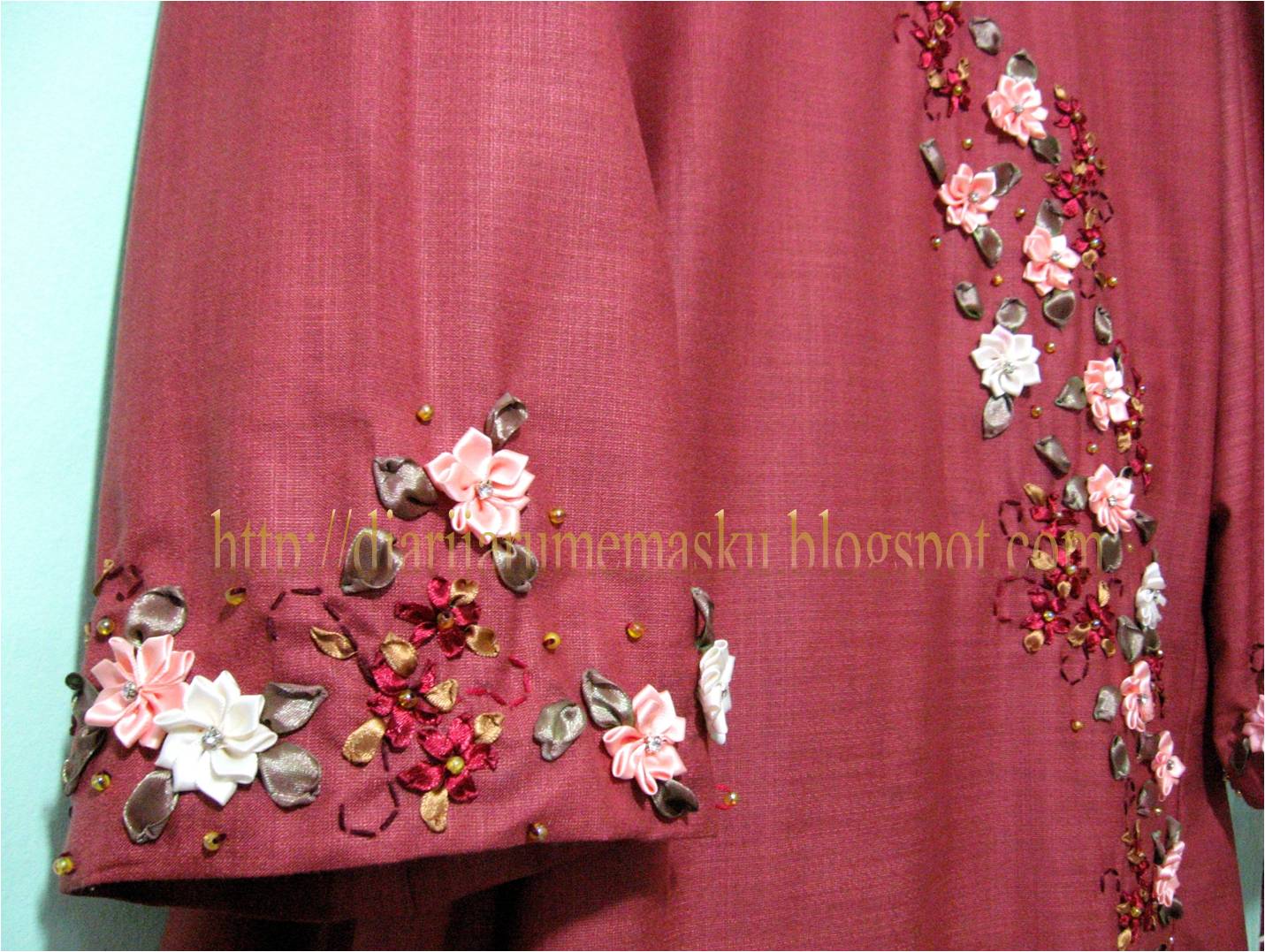 Baju Kurung Sulam Reben 2013