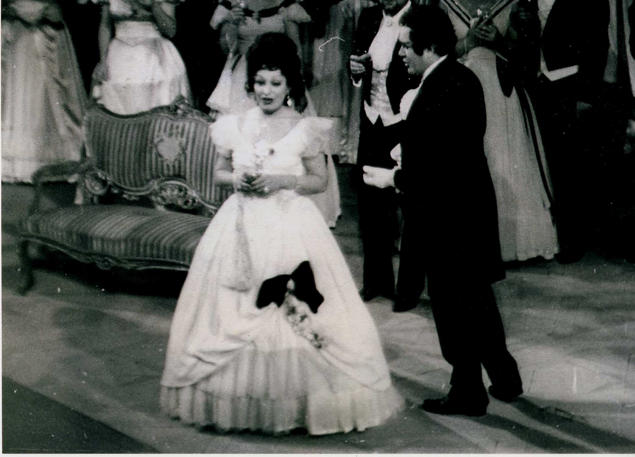 STEPHAN POEN - Muzicologie: ELENA SIMIONESCU - echilibrul perfect între ...