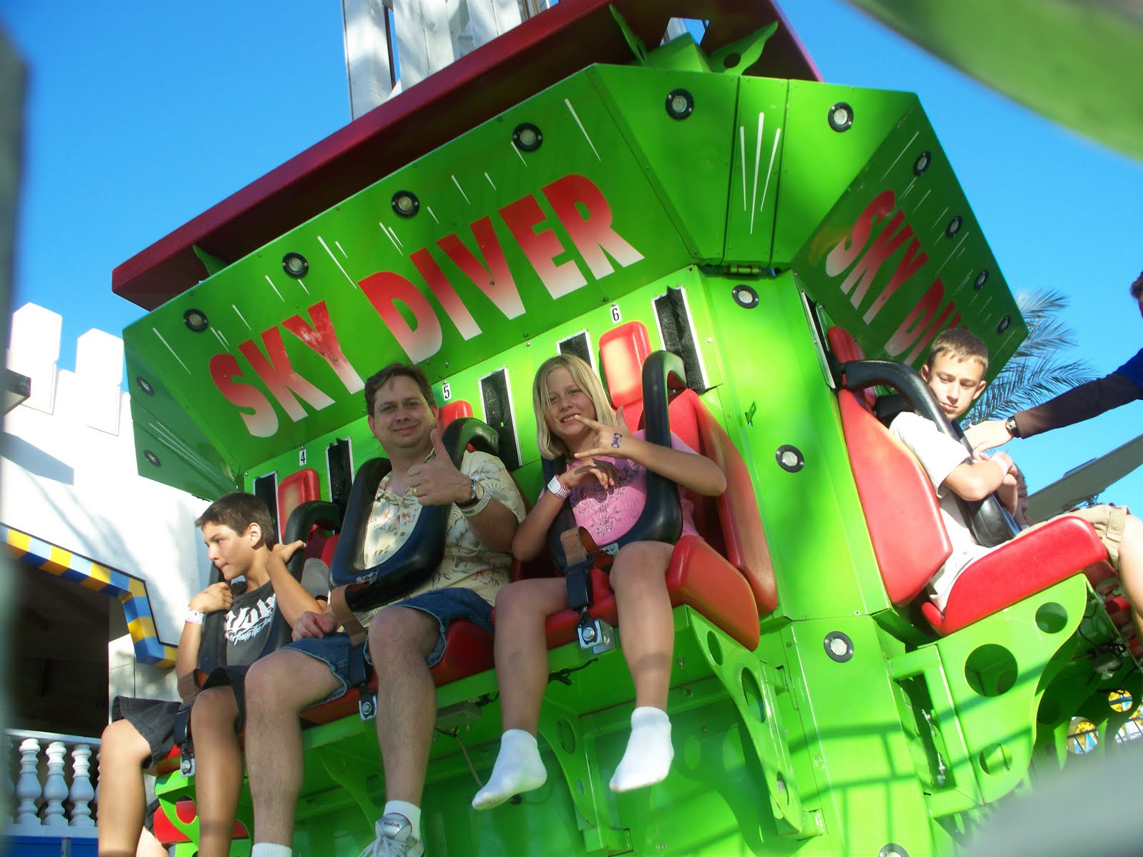 The Emerson Family Blog: Castles and Coasters