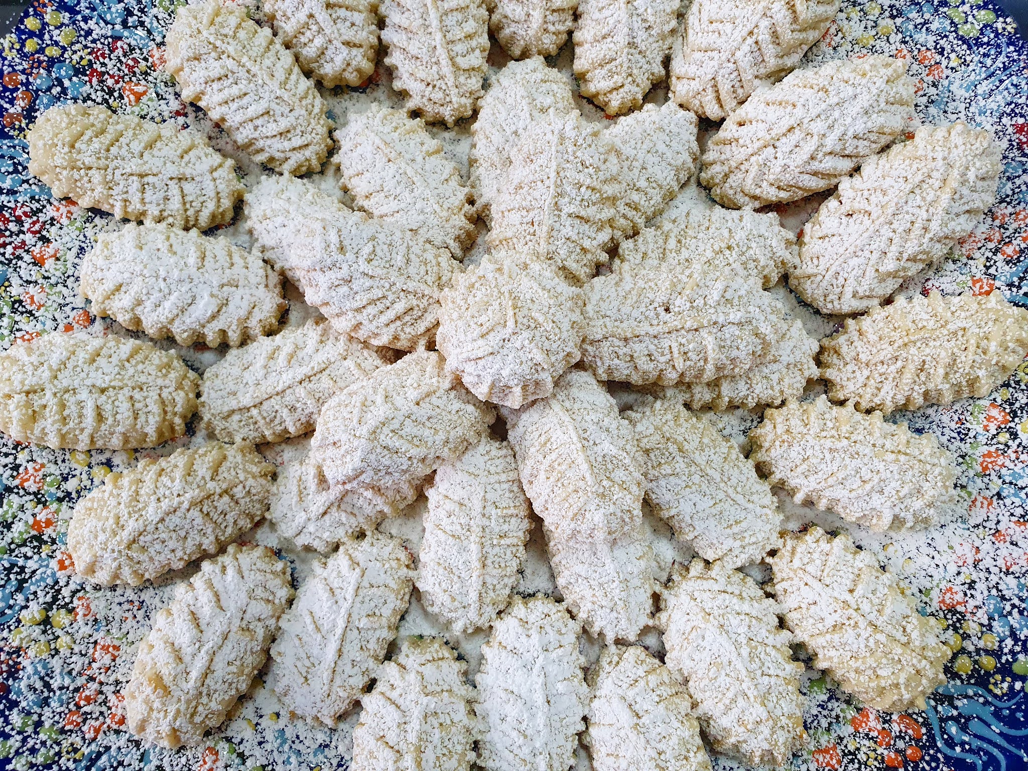 Maryam's Culinary Wonders: 1662. Semolina Walnut Maamoul