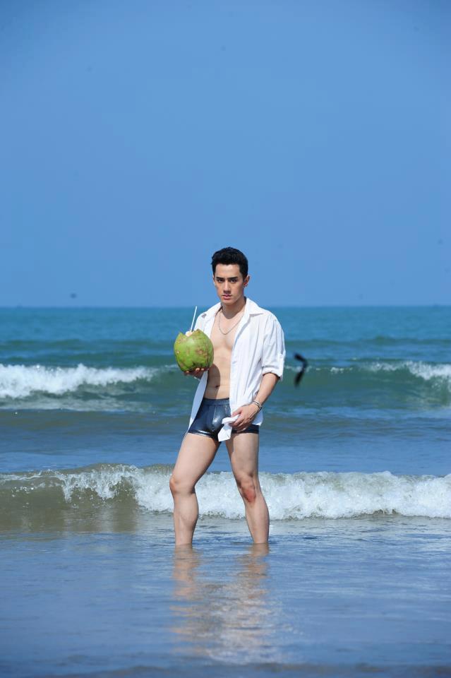 M y a n m a r H u n k s: Min Thaw Tun @ Beach