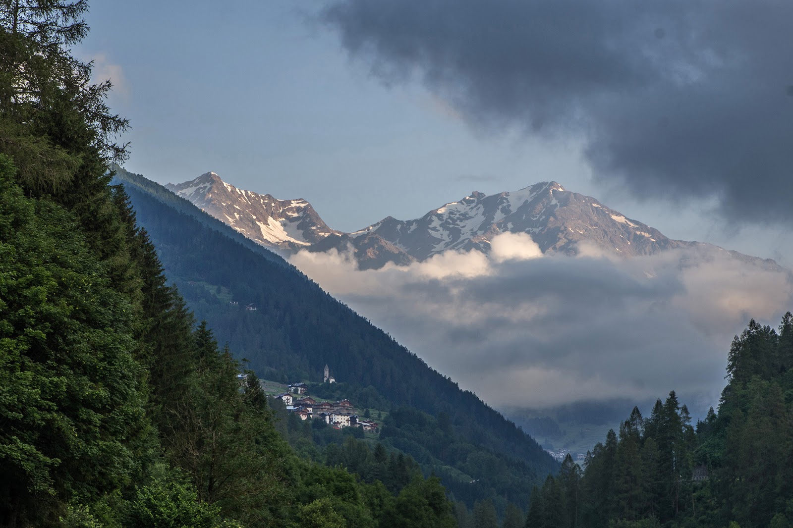 4 passi in Val di Sole: Quando, tra le nubi che si aprono, spuntano le ...