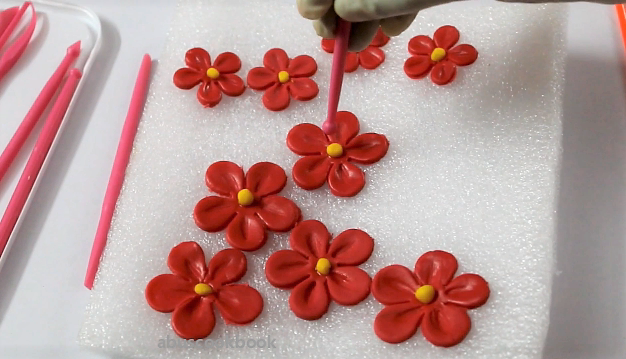 Fondant Flowers Tutorial | Edible fondant flowers | Easy fondant ...