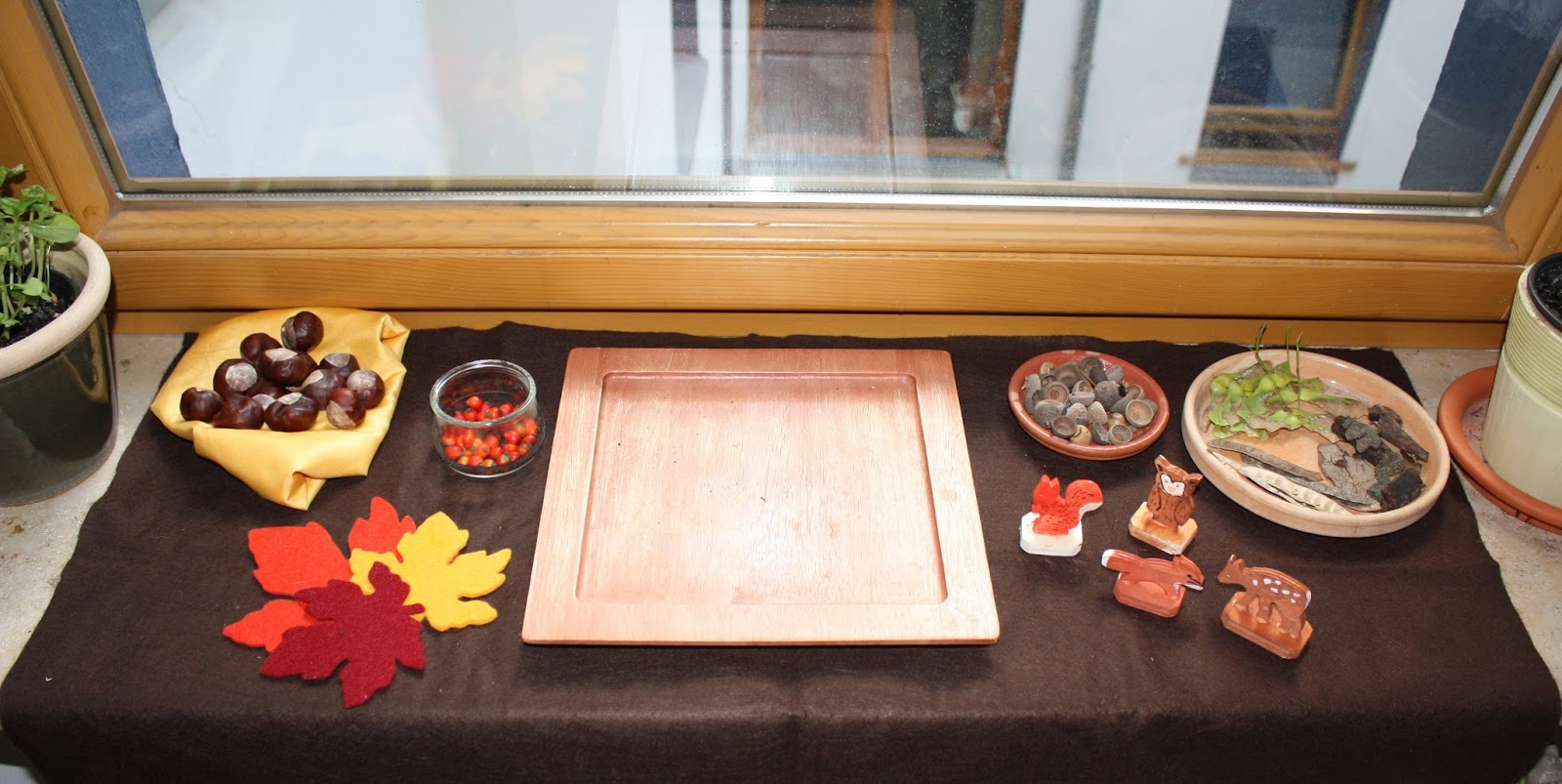Explore and Express: Interactive Autumn Nature Table