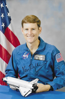 Autografy Mariu: Anthony W. England, Donald A. Thomas, Edward G. Gibson ...