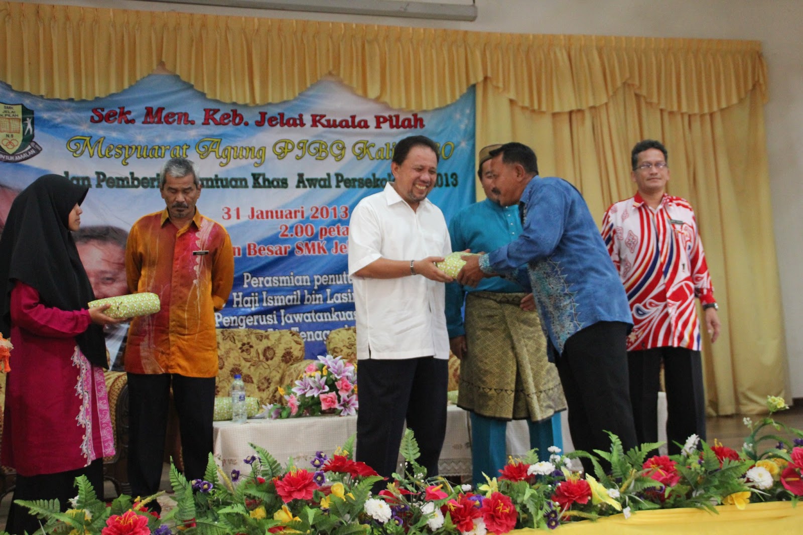 SMK JELAI: TERIMA KASIH YB DATO`ISMAIL LASIM(ADUN SENALING) MENYERAHKAN ...