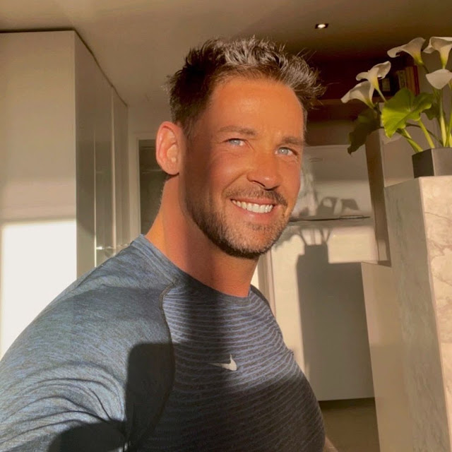 SPORTPERSON – NIK RIPLEY – Monday XYZ