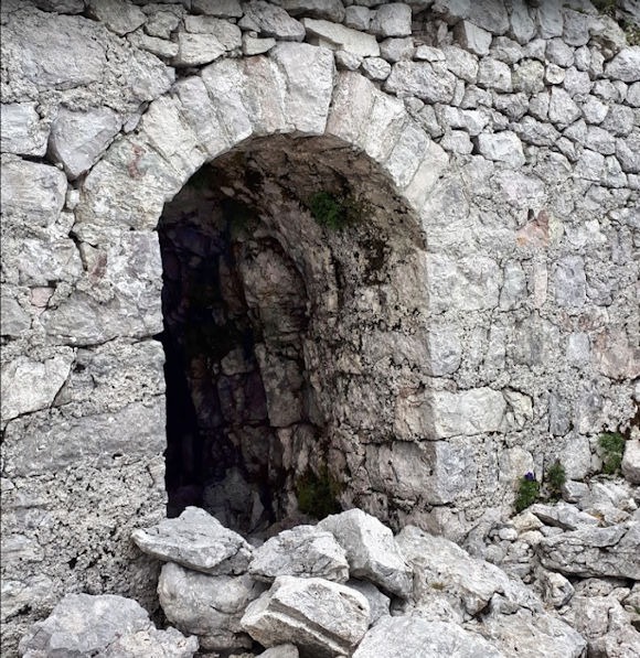 Roads to the Great War: Front Line on Mountaintops: The Krn-Batognica ...