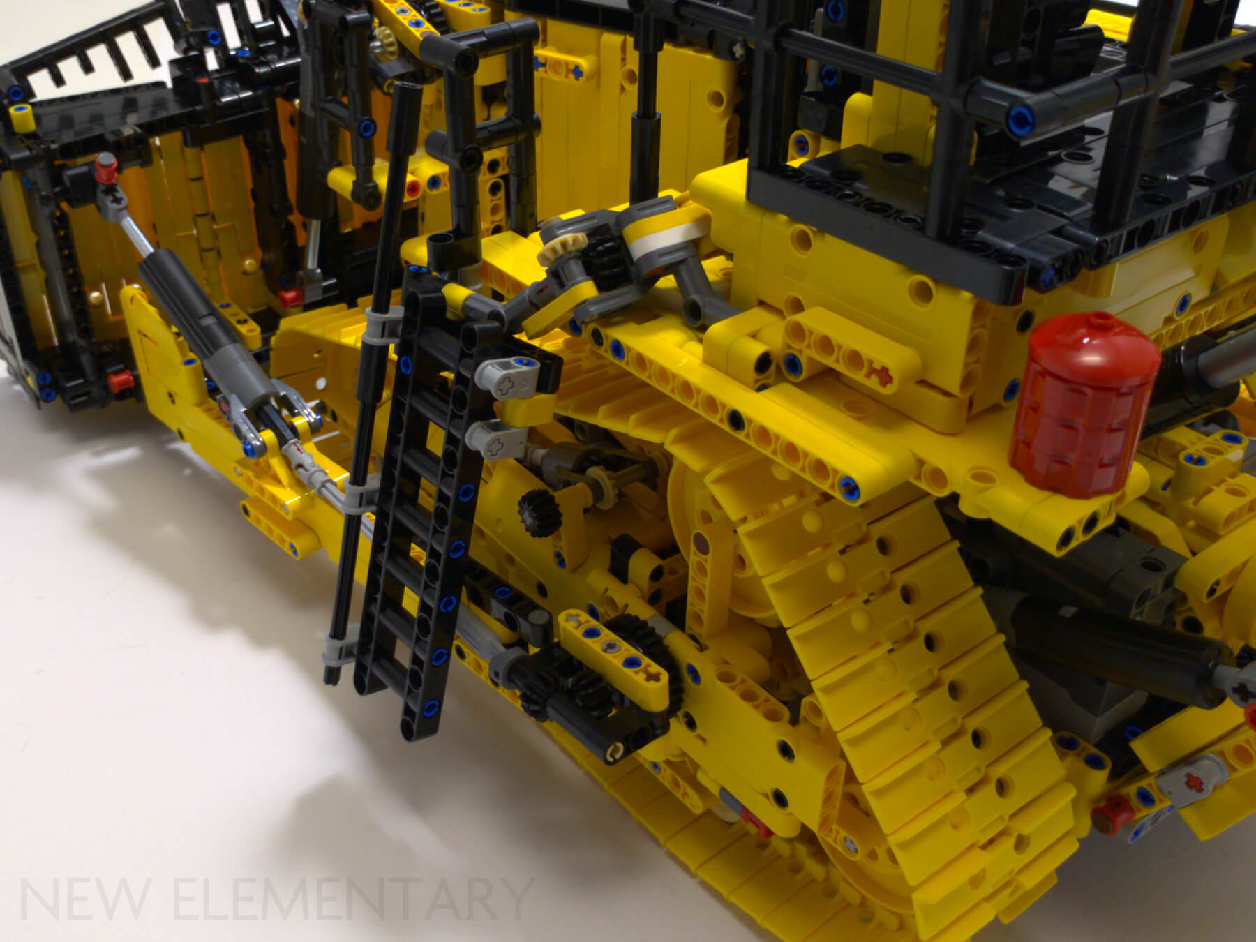 LEGO® Technic review: 42131 Cat D11T Bulldozer | New Elementary: LEGO ...