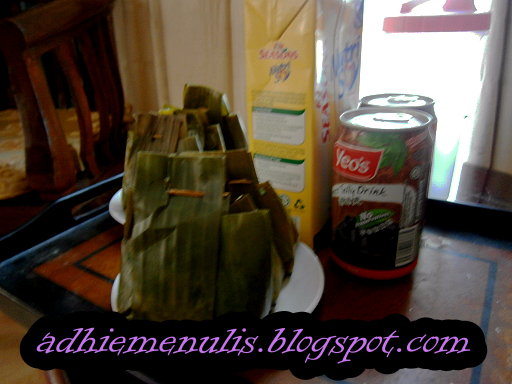 Adhie|Menulis: KUIH BONGKOL