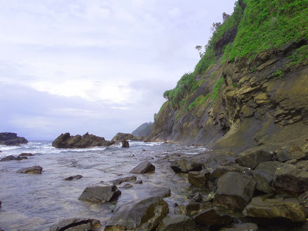 Pantai Kalipat - Perumperindo.co.id
