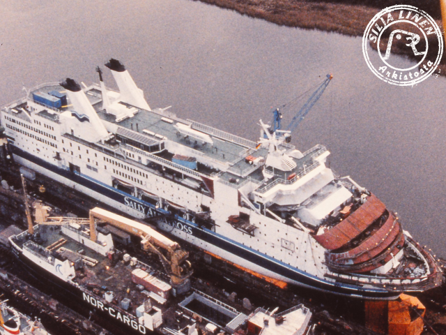 Merellä @ www.valkeatlaivat.net : Sally Line - m/s Sally Albatross