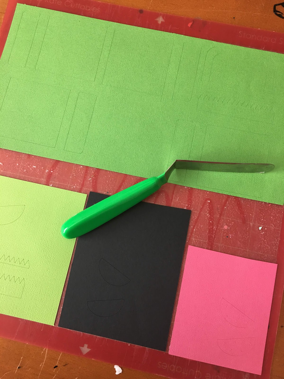 Paper Scraper Review: Tool to Prevent Paper Curling Off Cutting Mat ...