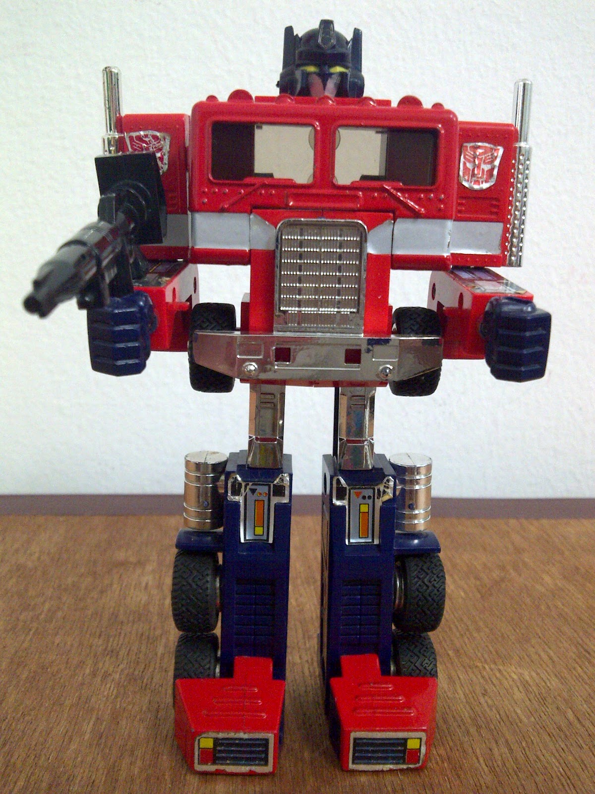 OPMEGS: Red Feet G1 Optimus Prime