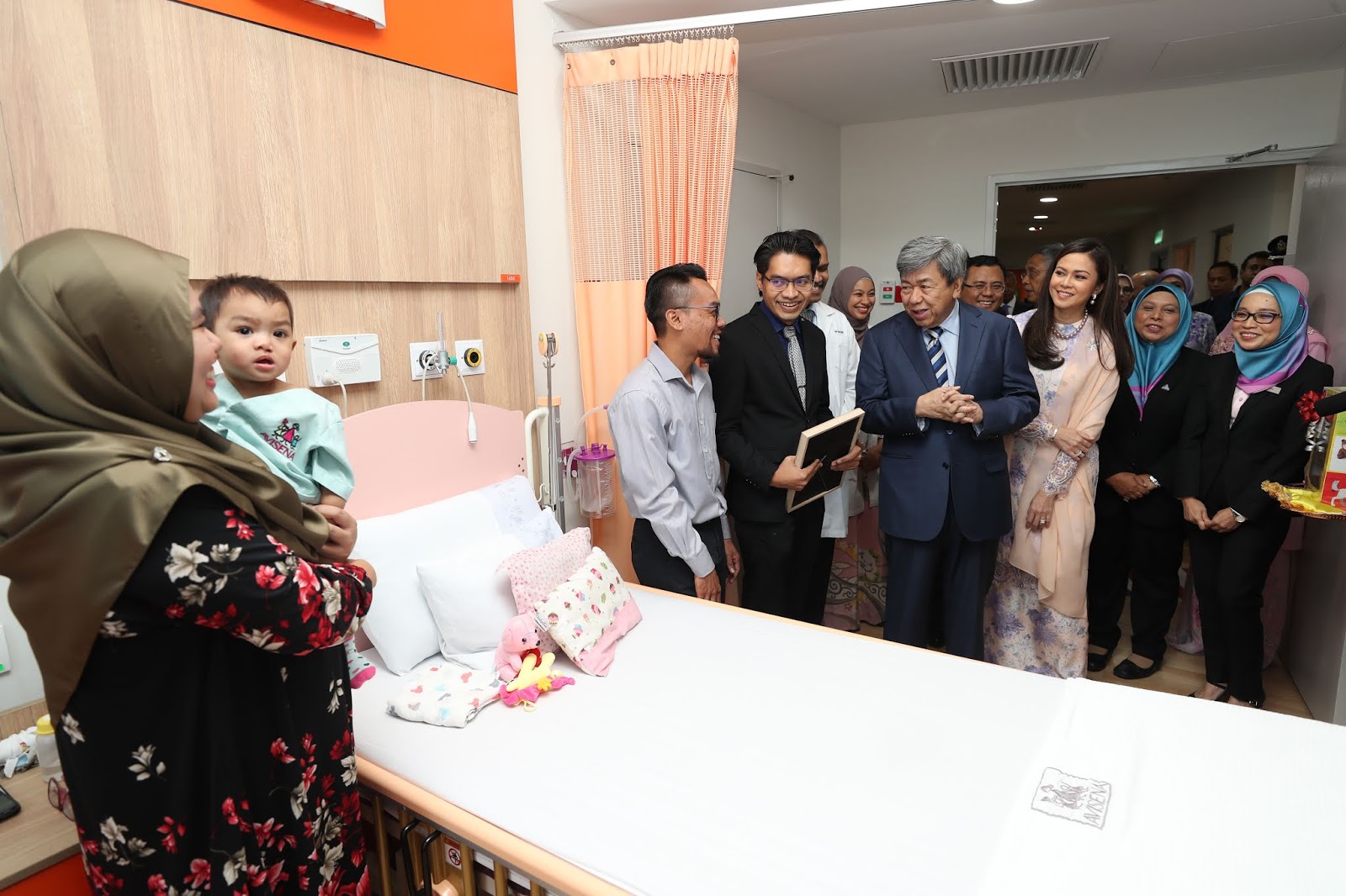 Sultan Selangor Launches Avisena New Women´s And Children´s Specialist ...