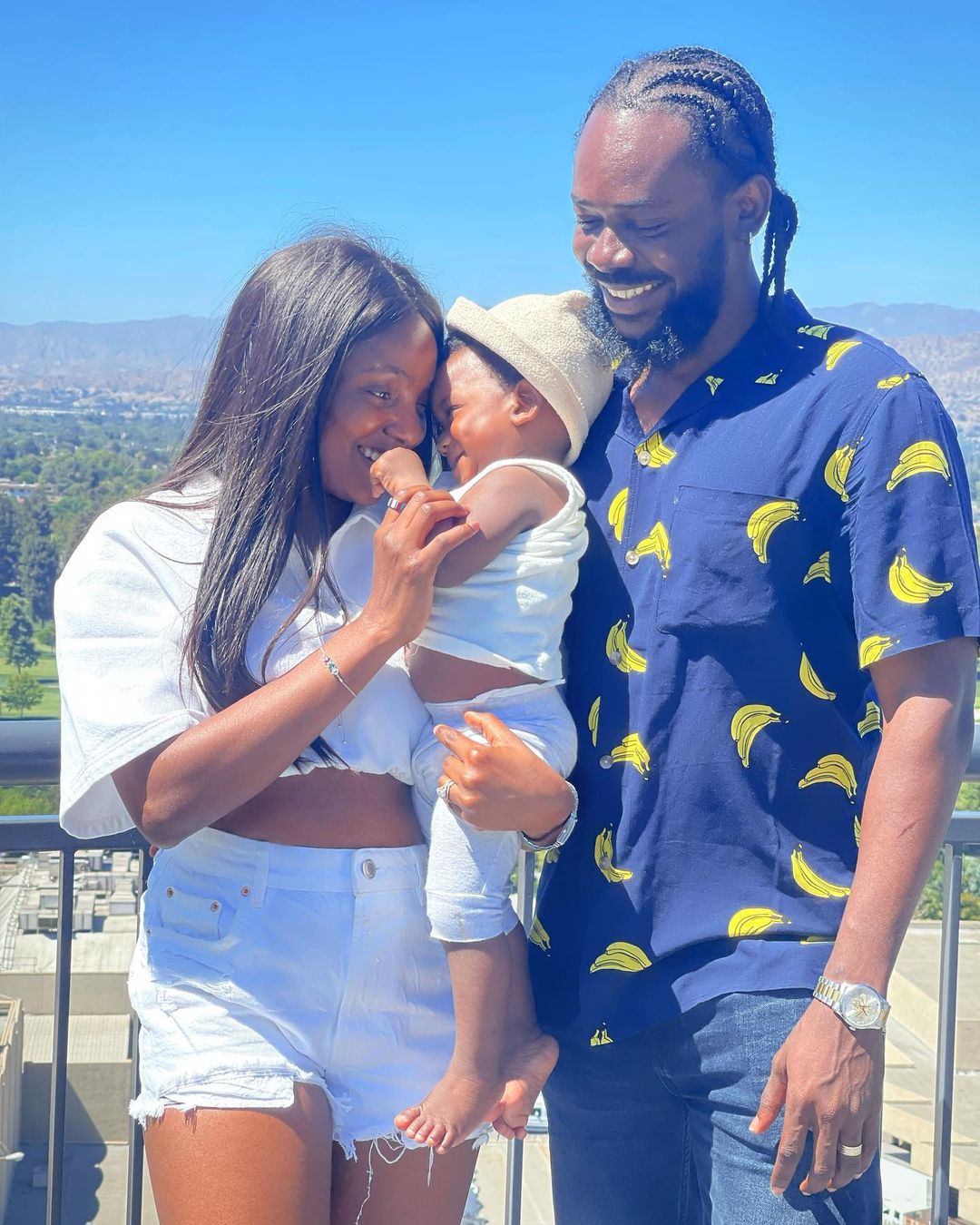 Singer, Simi warms hearts with her images from her family's holiday in ...