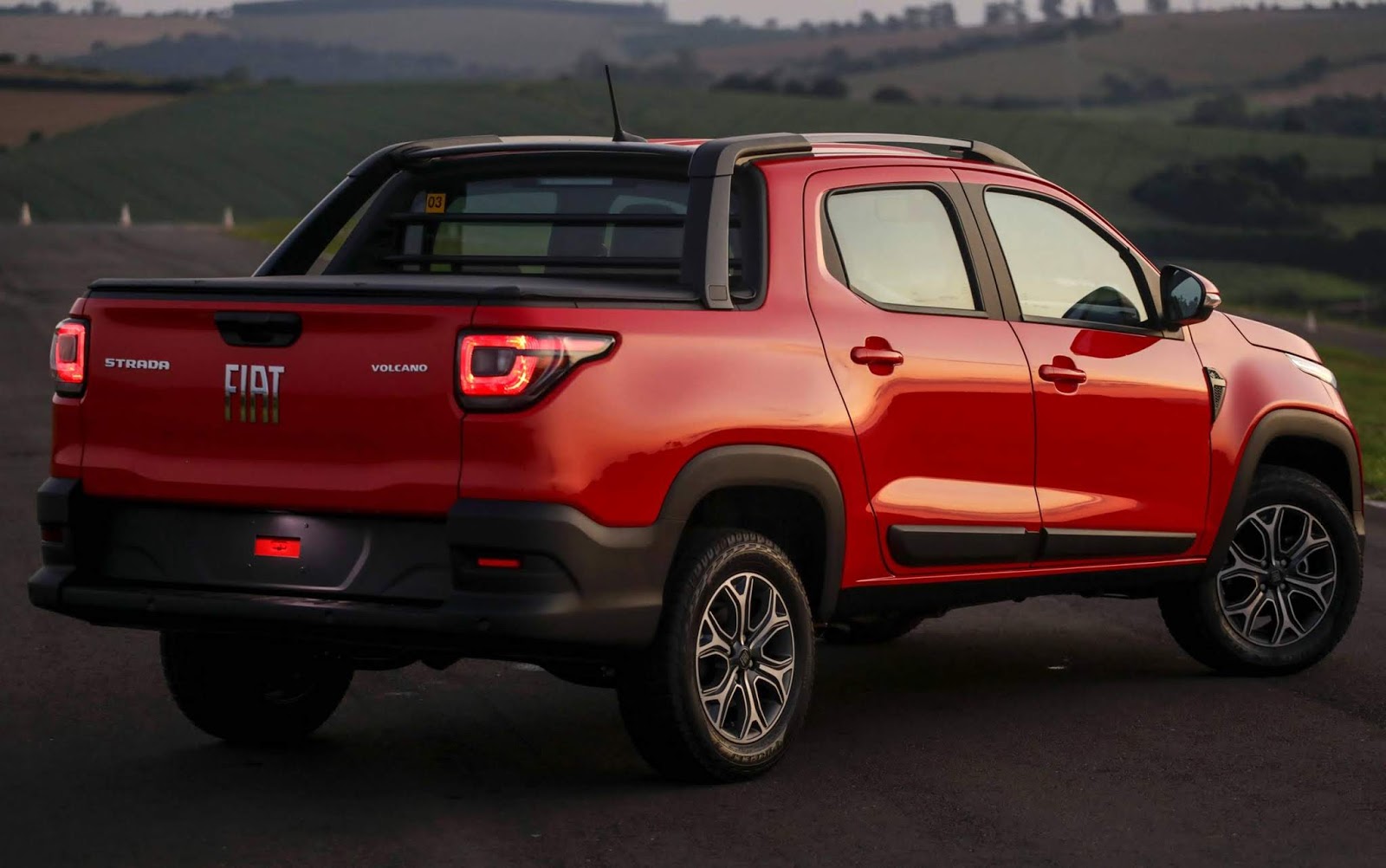 Nova Fiat Strada 2021 Volcano CD 1.3: fotos, consumo, desempenho e ...