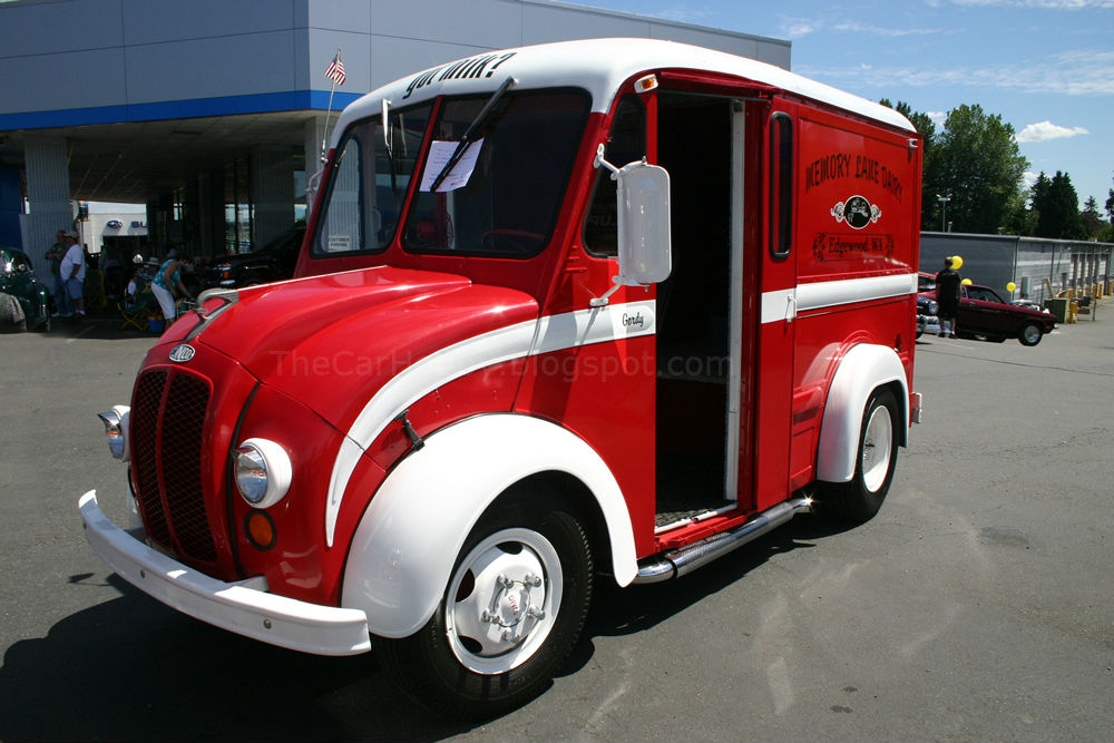 The Car Hobby: Spotted - 1961 Divco Milk Truck