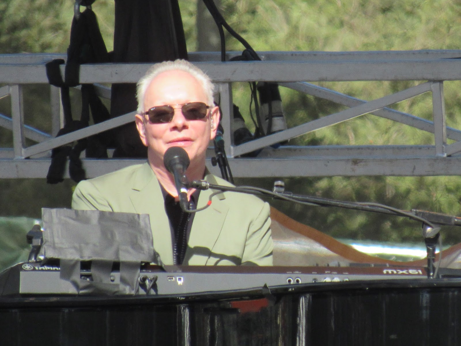 A Tuesday Night Memo: In 'Fast Forward', Joe Jackson continues his ...