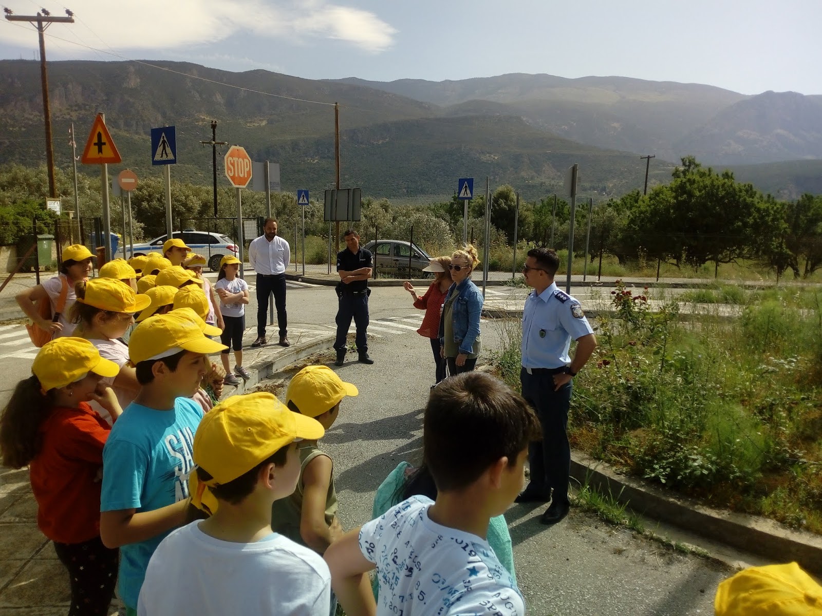 3o Δημοτικό Σχολείο Άμφισσας: ΟΔΗΓΩ ΜΕ ΑΣΦΑΛΕΙΑ