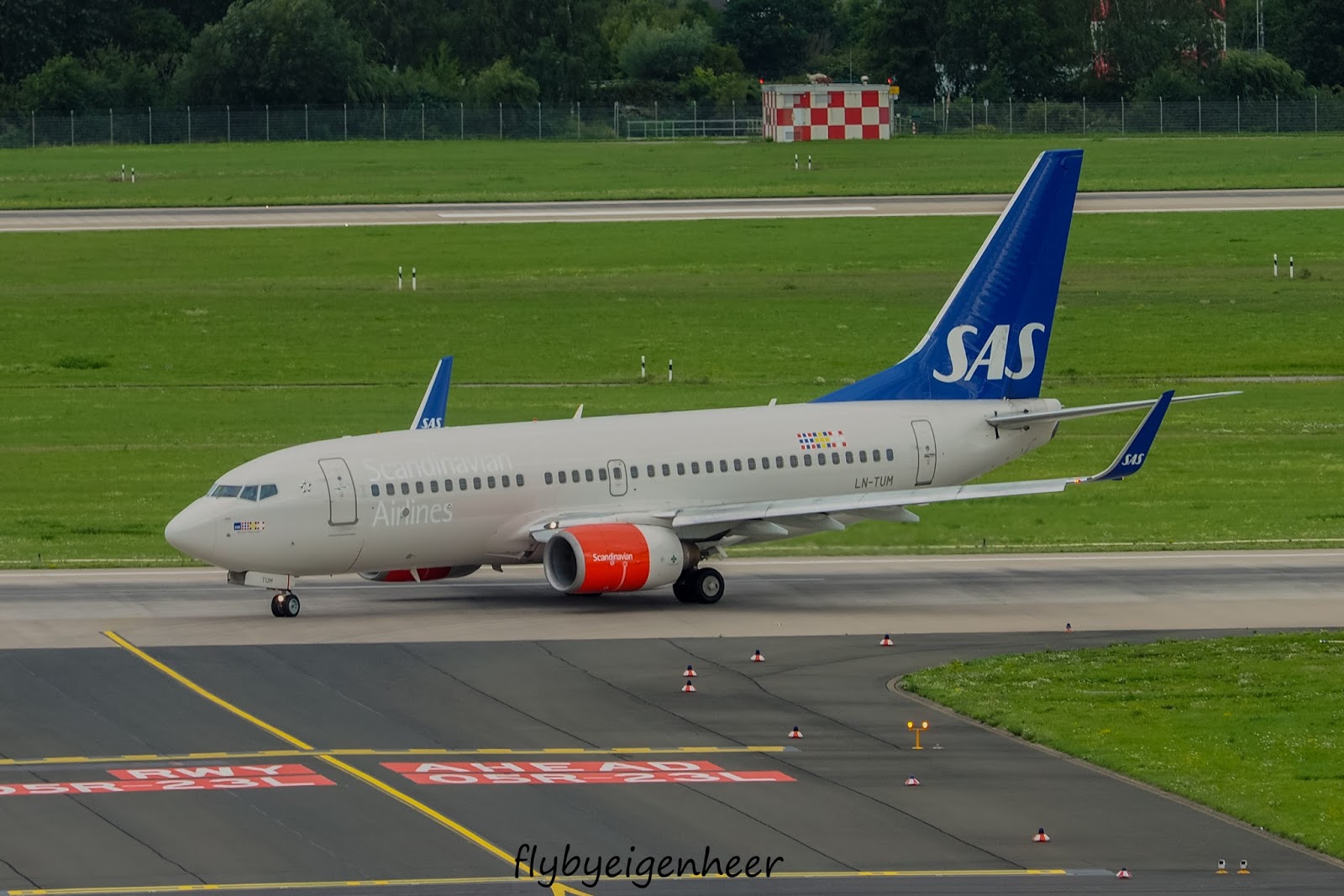 FLUGZEUGE: LN-TUM Boeing B737-705/W B737 > SAS / Düsseldorf