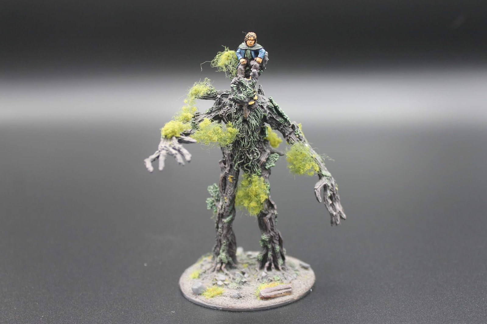 Waterholics Art: Miniatures - Lord of the Rings - Treebeard & Merry