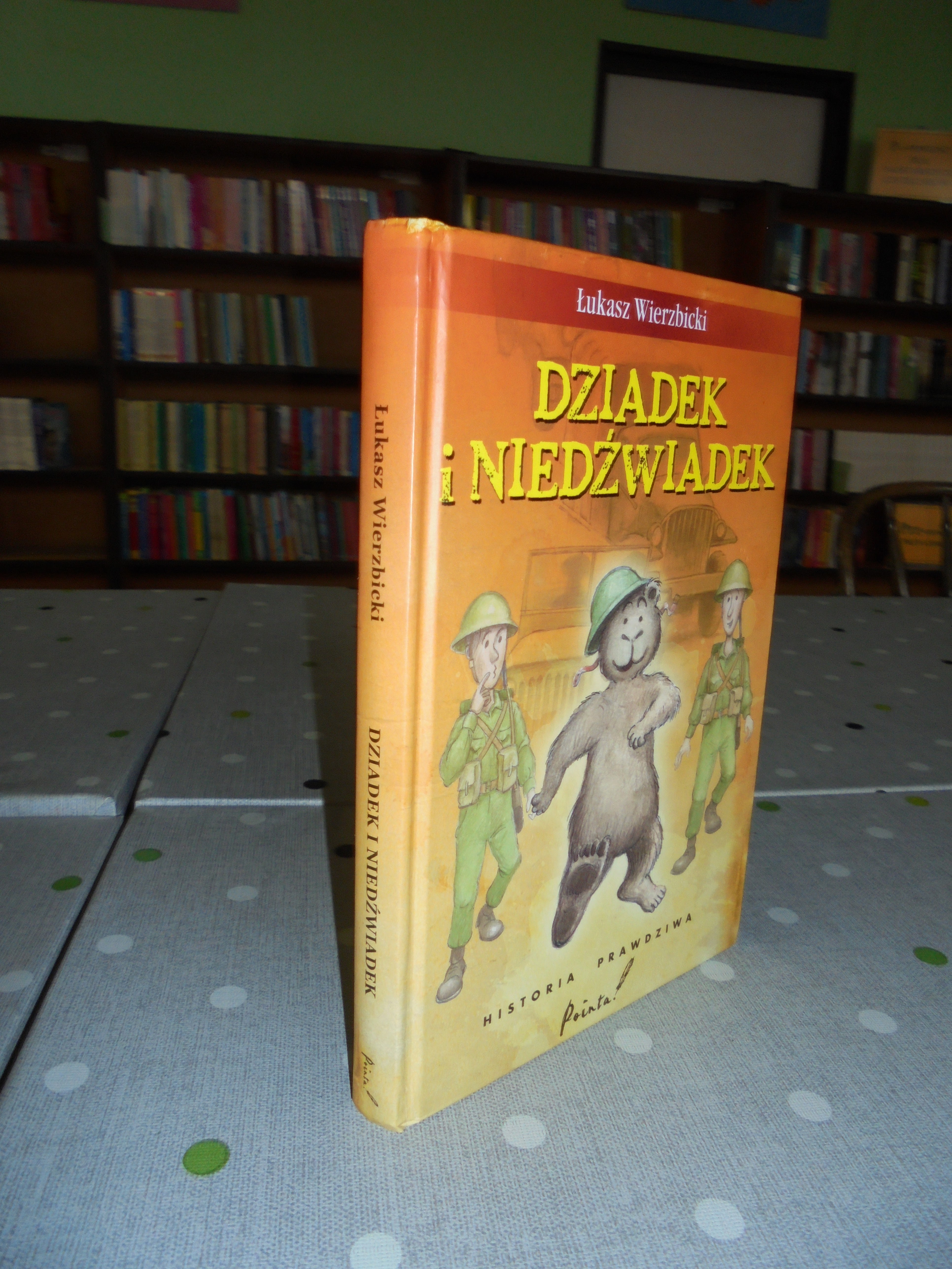 BIBLIOTEKA NA SZWEDEROWIE: Niedźwiadek Wojtek - przyjaciel polskich żołnierzy