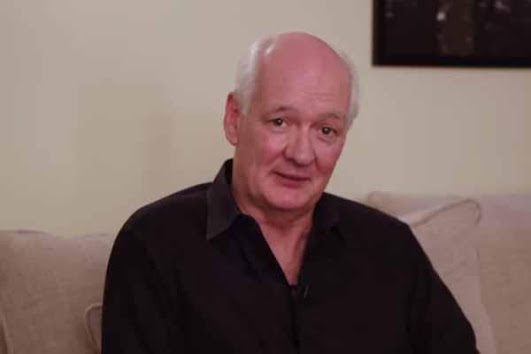 Colin Mochrie Biography 2021 - Canadian Actor And Comedian