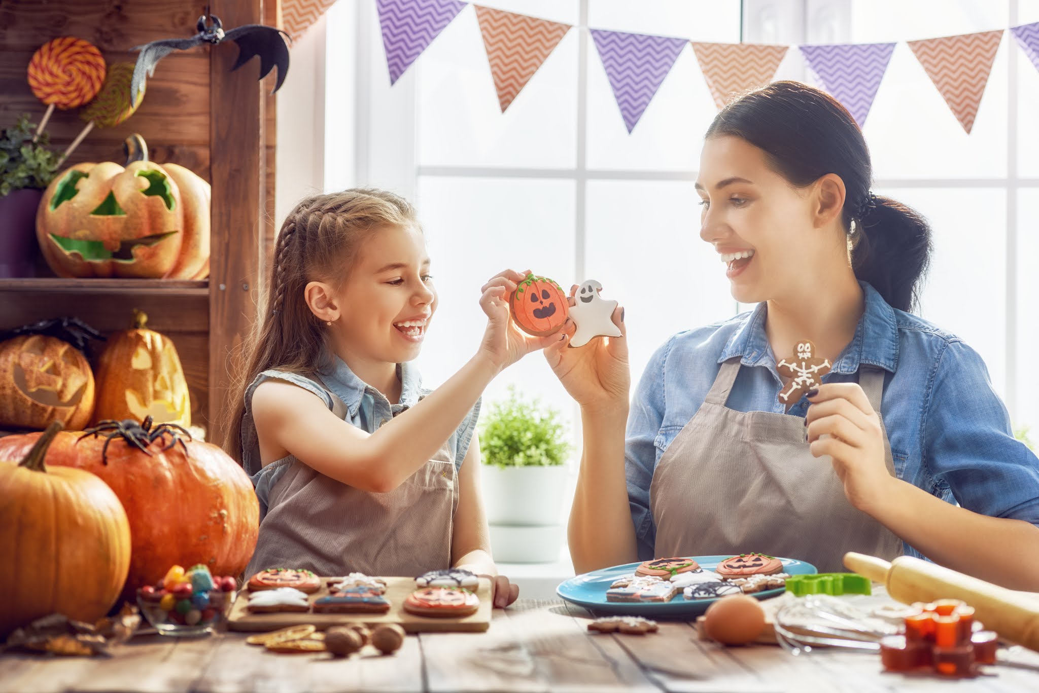 7 Halloween Activities Your Family Can Enjoy at Home - NYCM Insurance Blog