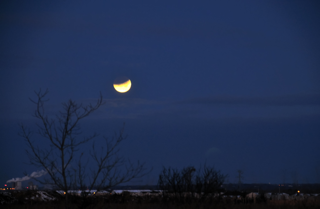 December 10, 2011 Lunar Eclipse - Minnesota View ~ Binary Blogger