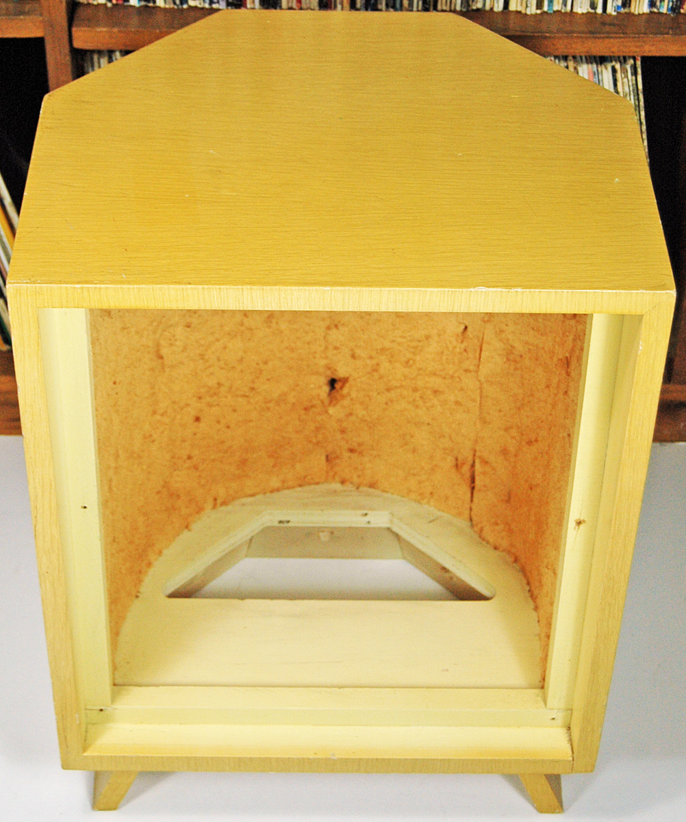 The Robb Collections: Modernization of a vintage corner-horn speaker