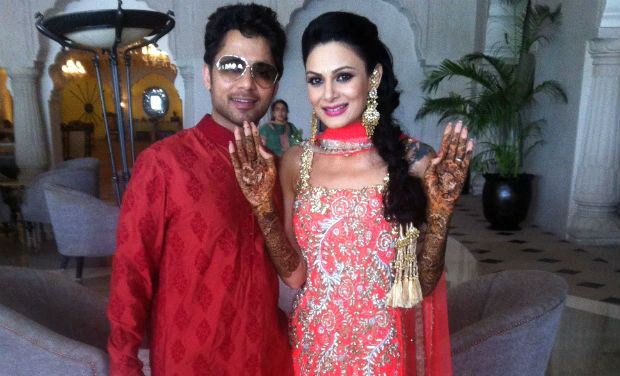 WORLD OF CRISIS: Shaadi.com CEO Anupam Mittal and model Anchal Kumar ...