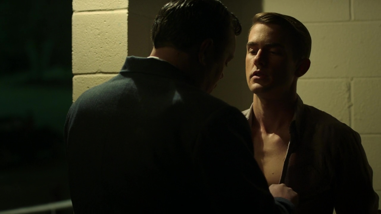 ausCAPS: Erik Altemus shirtless in Penny Dreadful: City Of Angels 1-03 ...