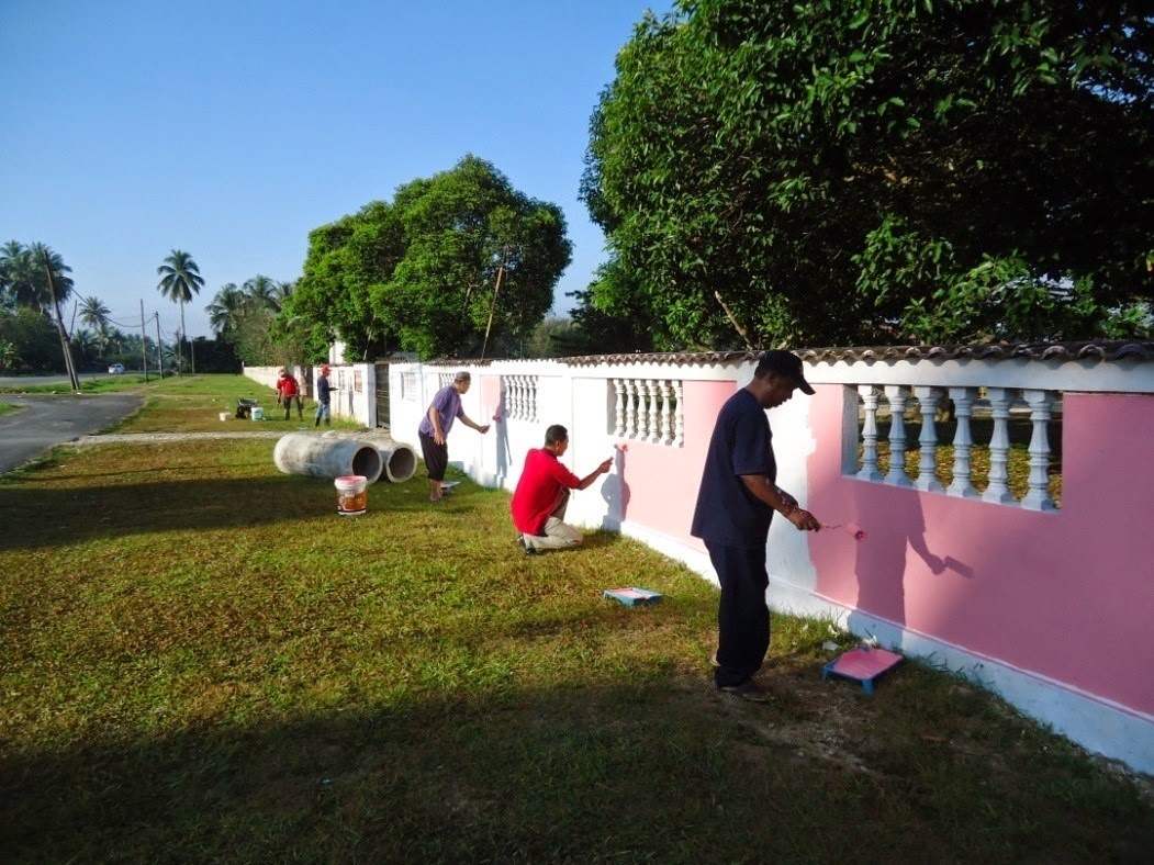 Sekolah Menengah Dewan Beta: AKTIVITI GOTONG ROYONG MENGECAT PAGAR ...