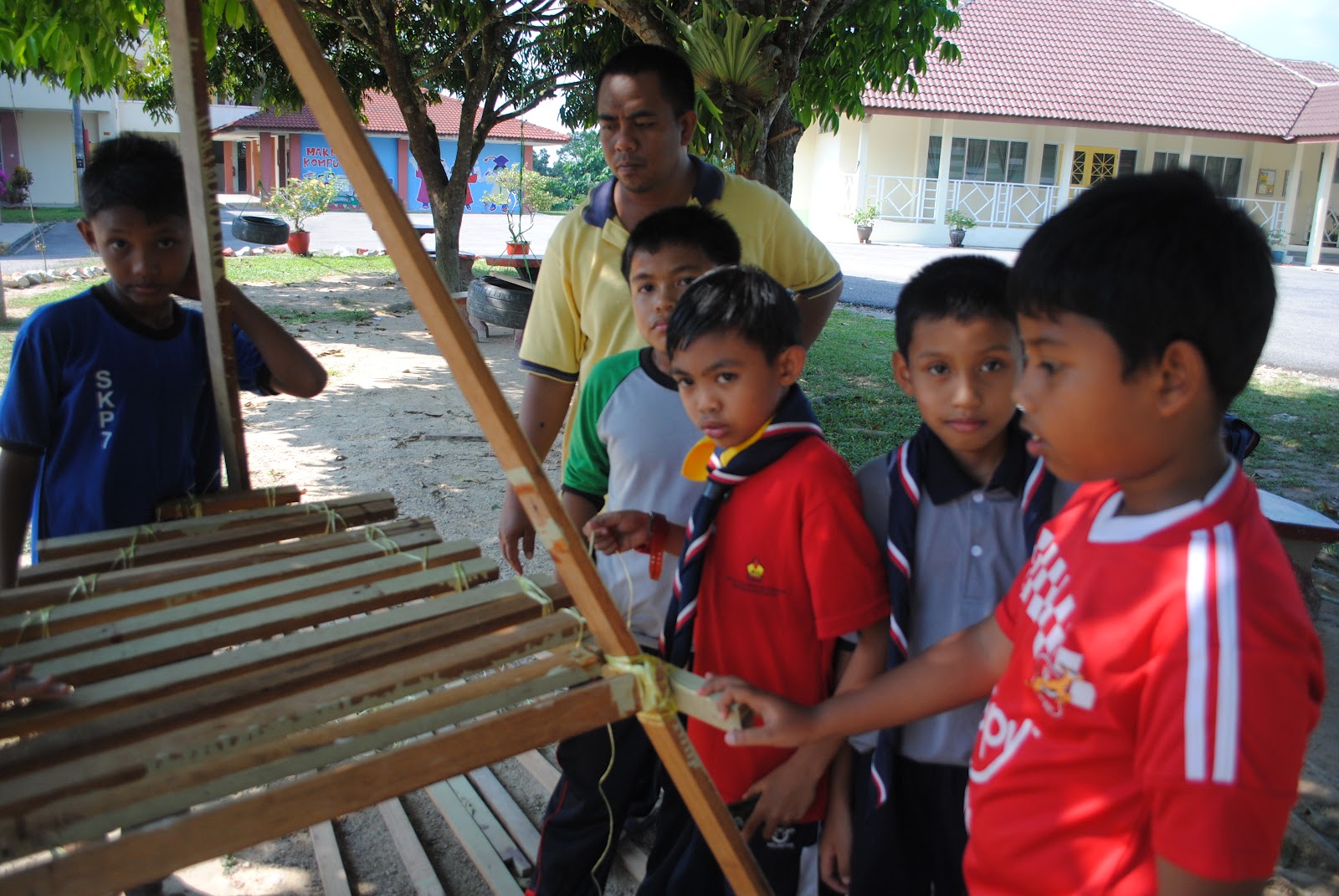 PENGAKAP KANAK-KANAK SK PALONG 7(F): Aktiviti Pembinaan Gajet (Tripod)