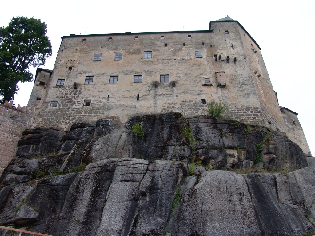 Cafuné: A Nice Medieval Castle