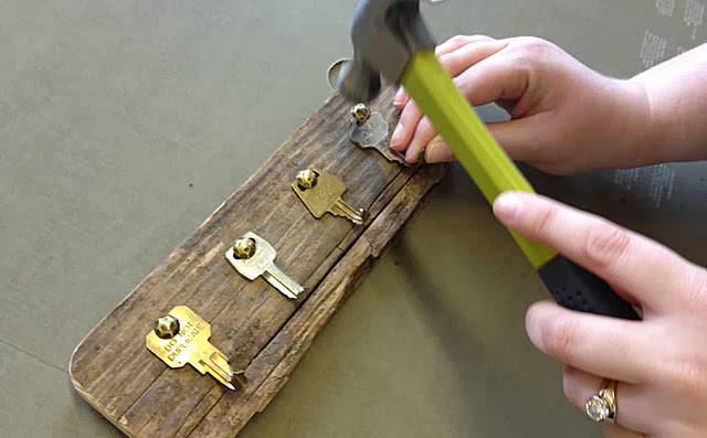 DIY Key Rack from Old Keys - The Idea King