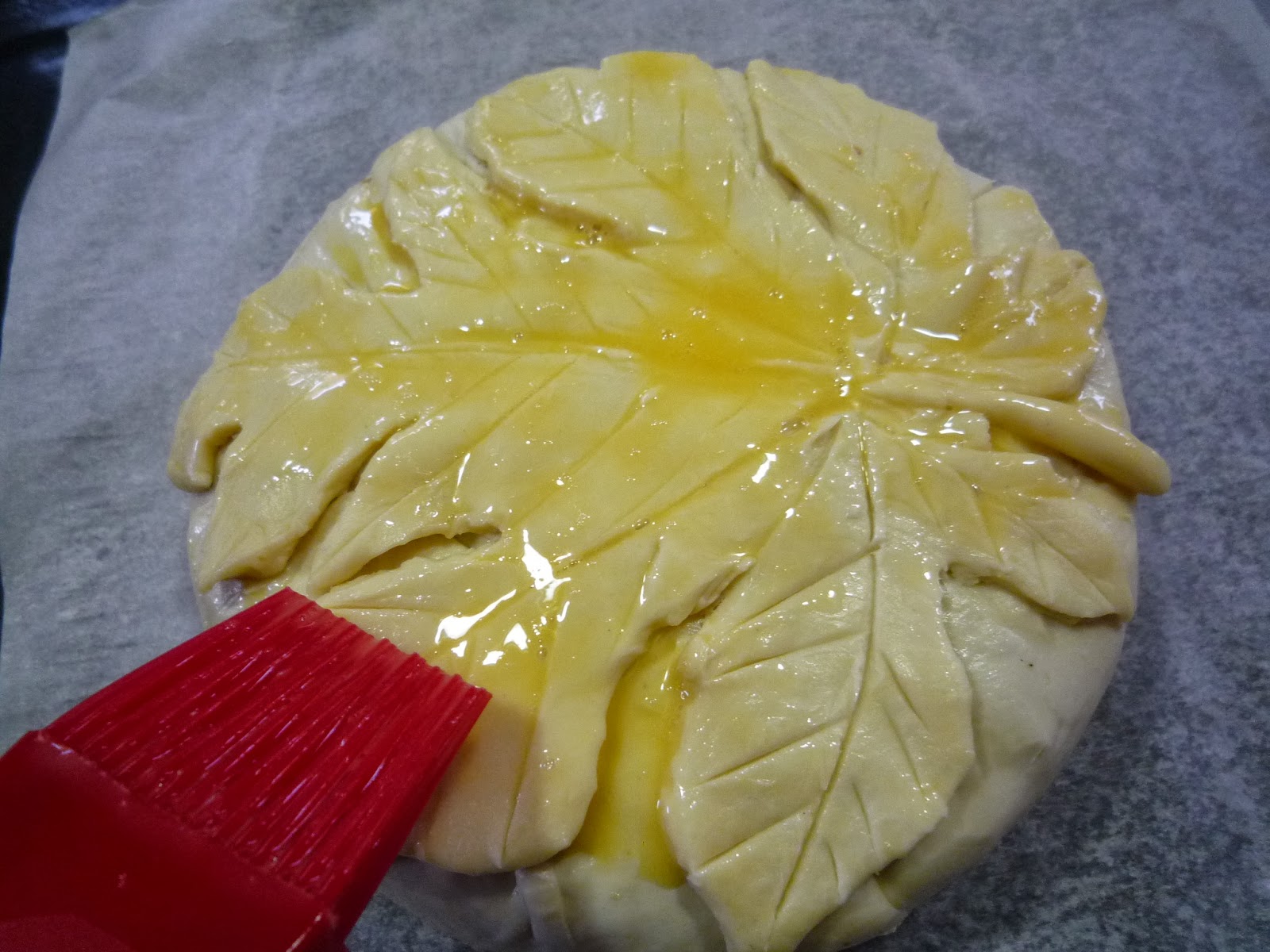 Cocinando con Lola García: Queso Brie en hojaldre con nueces y membrillo