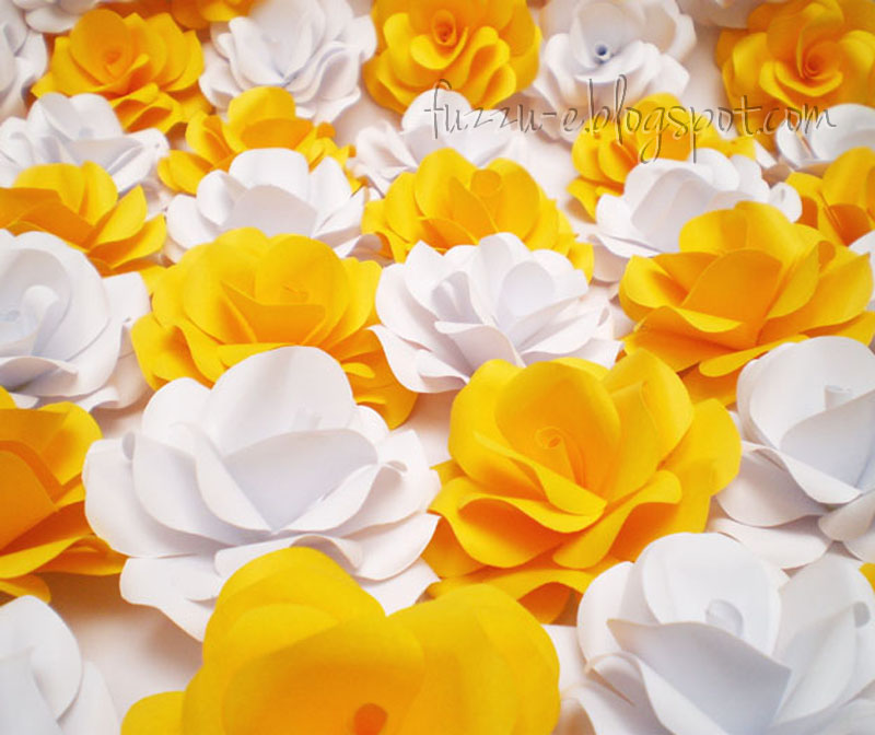 FUZZU-ê: 300 rosas em papercraft