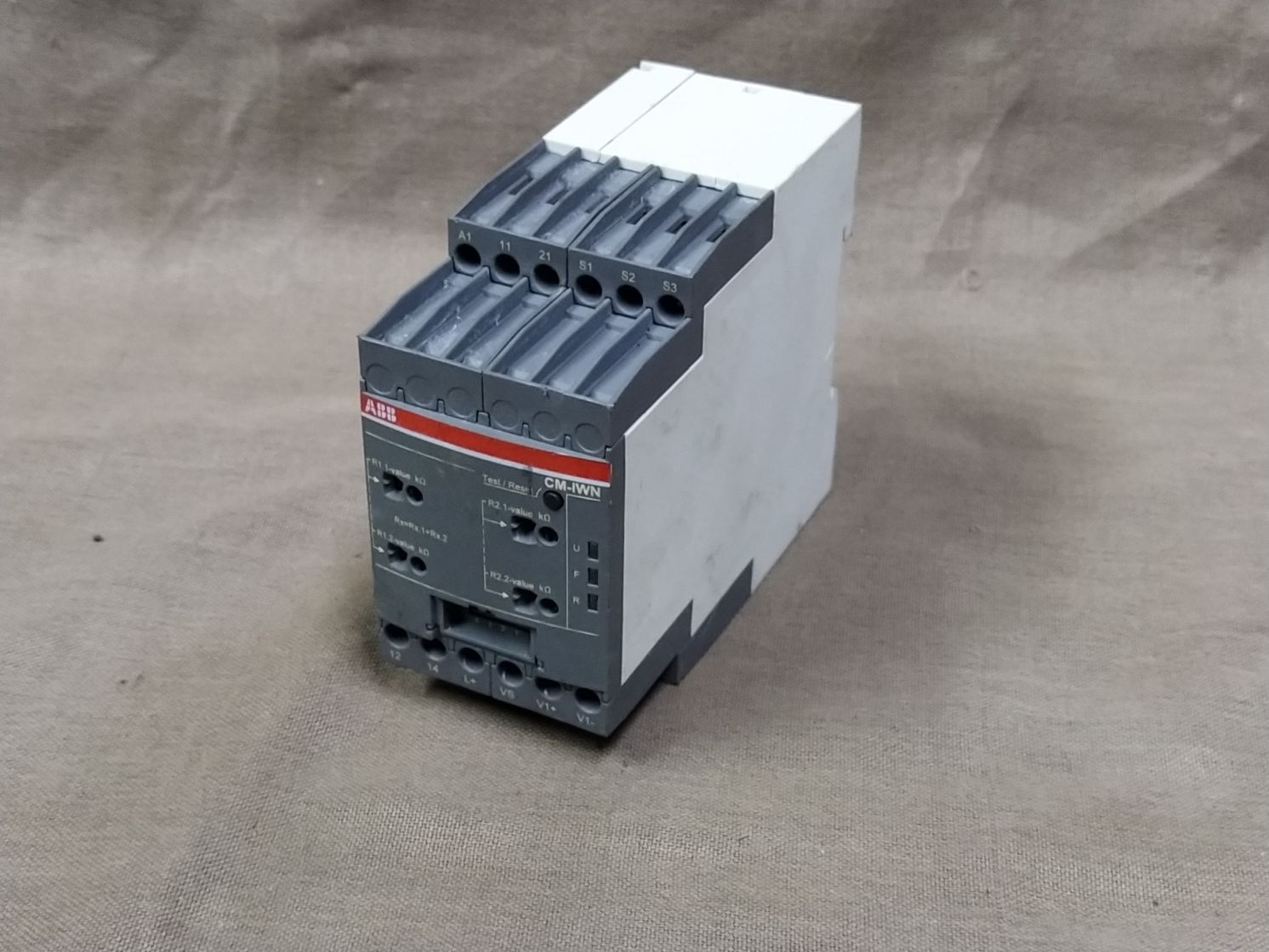 ABB CM-IWN.5S MULTIFUNCTION INSULATION MONITORING RELAY