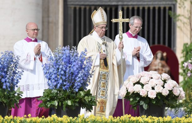 Pope Francis LIVE at Easter Sunday Mass from Vatican's St. Peter's ...