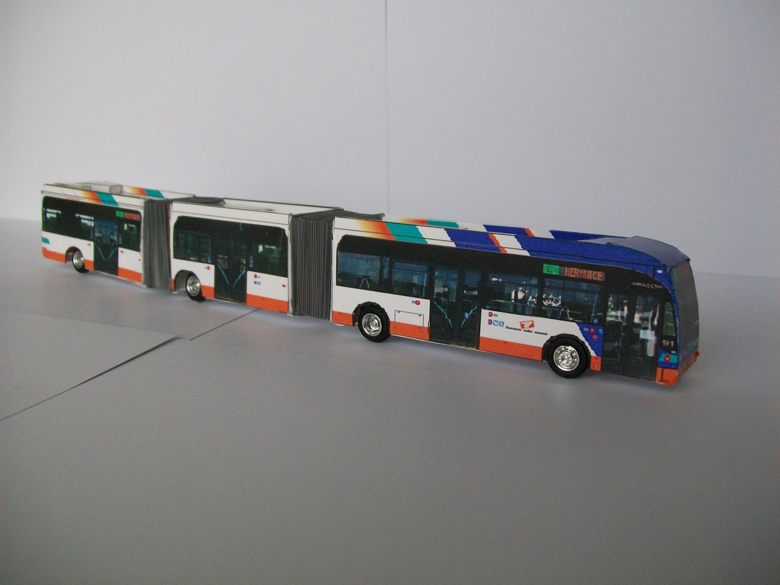 busamoi: Paperbus VAN HOOL A330 TPG Uniréso Genève