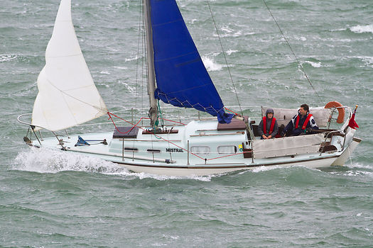 Simple Sailing Low Cost Cruising: Halcyon 27