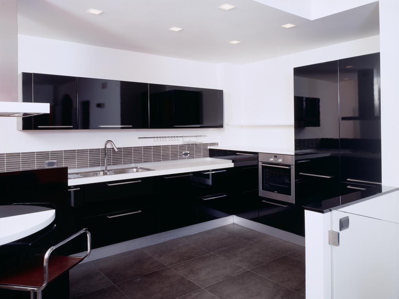 klikrumahanda: Kitchen Set yang Berfungsi Ganda sebagai Cermin