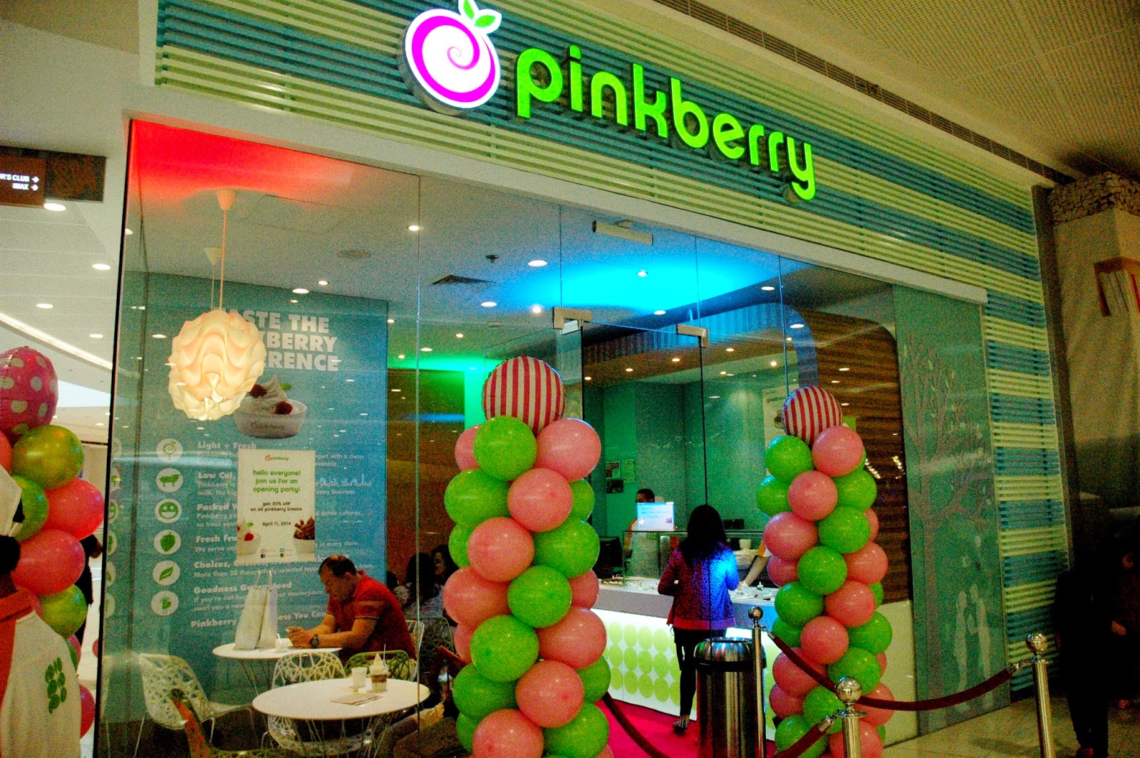 DUDE FOR FOOD: Pinkberry, Now Swirling at SM Megamall