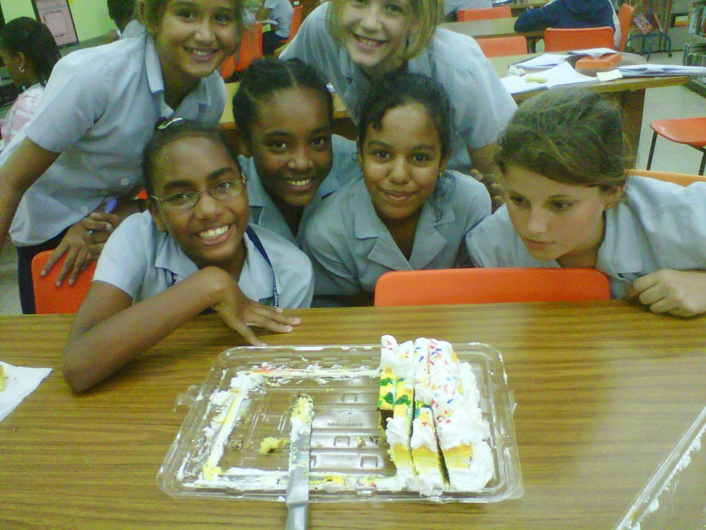 SJCPOS Library Media Centre: Kids still read books!