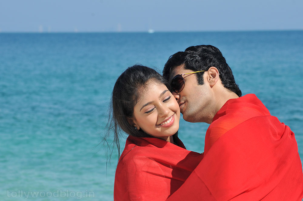 Pelli Pustakam Movie Romantic Photos Gallery