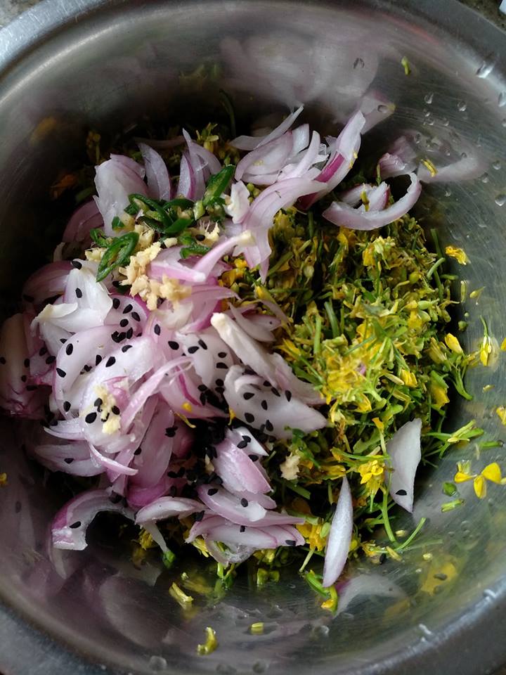 Sorshe fuler bawra (Mustard flower fritters) - A Homemaker's Diary