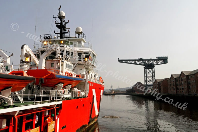 Dougie Coull Photography: Vos Pathfinder - James Watt Dock
